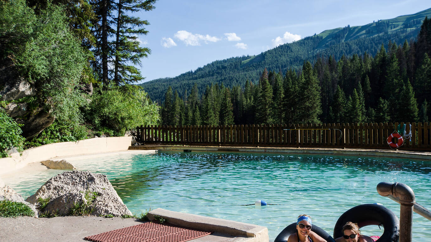 13 Best Natural Hot Springs In the US to Relax and Unwind