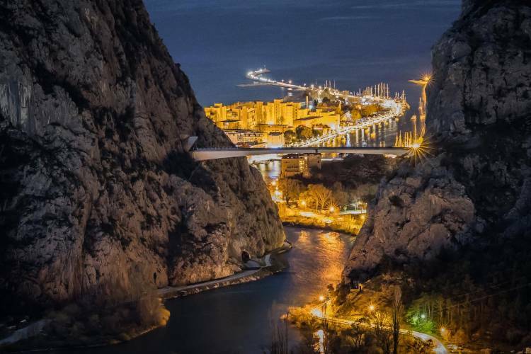 New bridge over the Cetina river in Croatia lights up the sky