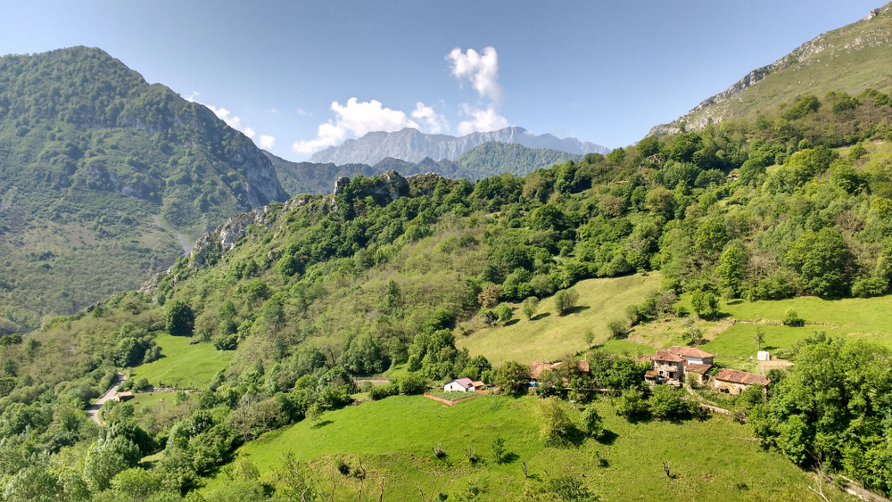 Spanish Town Ponga Paying People Thousands to Move There
