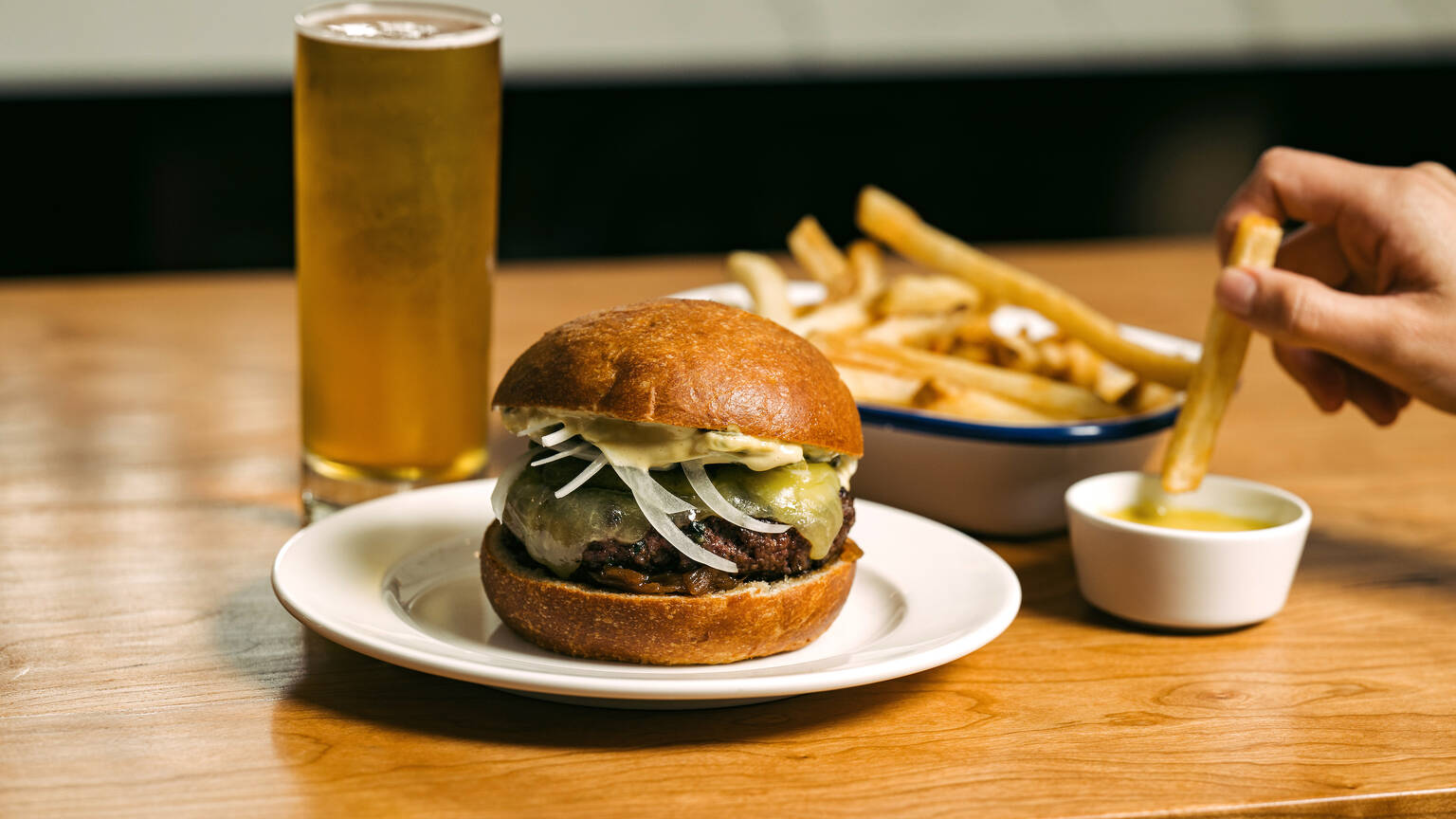 The 17 best hamburgers, smash burgers and cheeseburgers in NYC