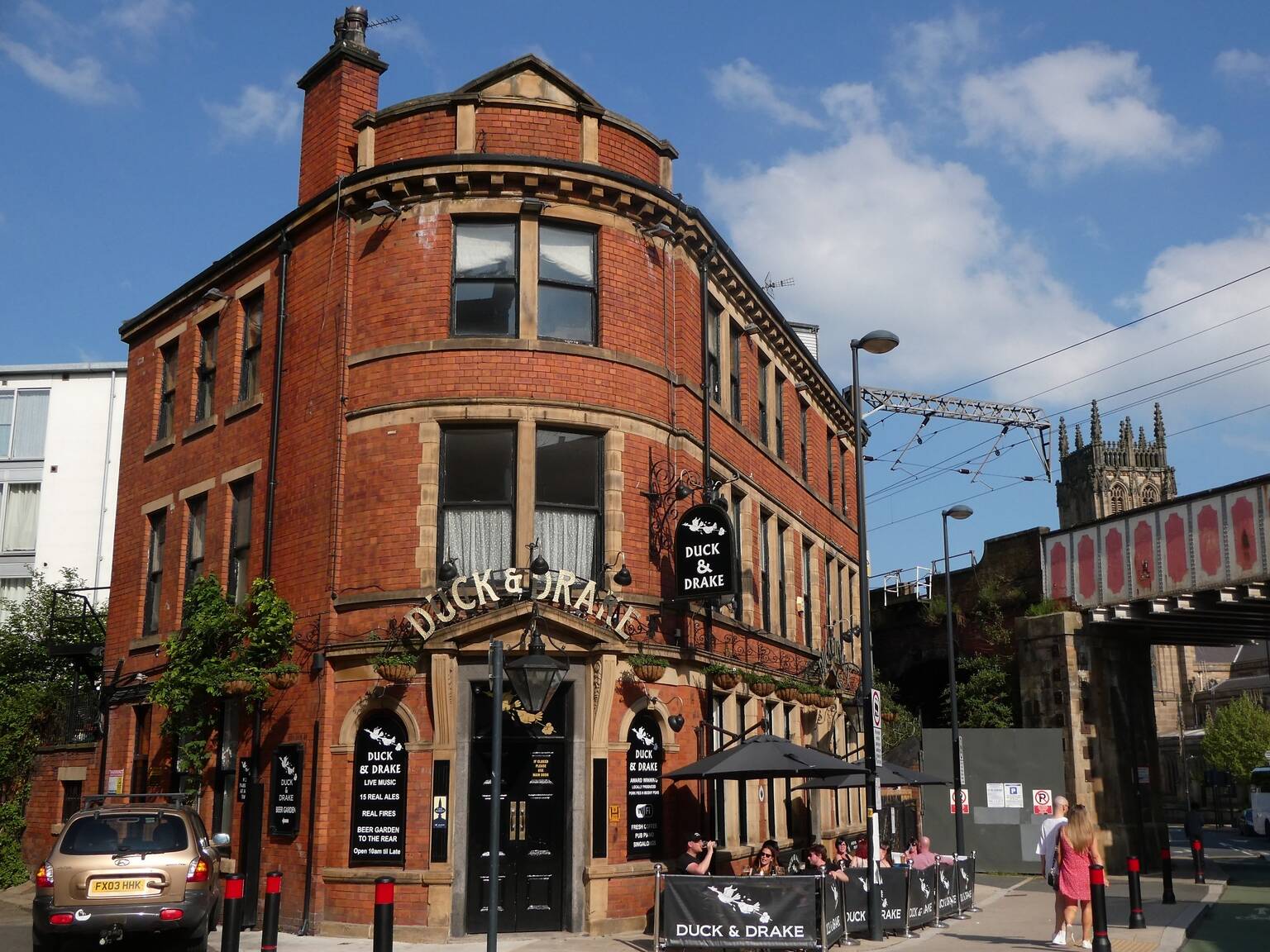 18 Best Pubs in Leeds for 2025, According To Local Writers