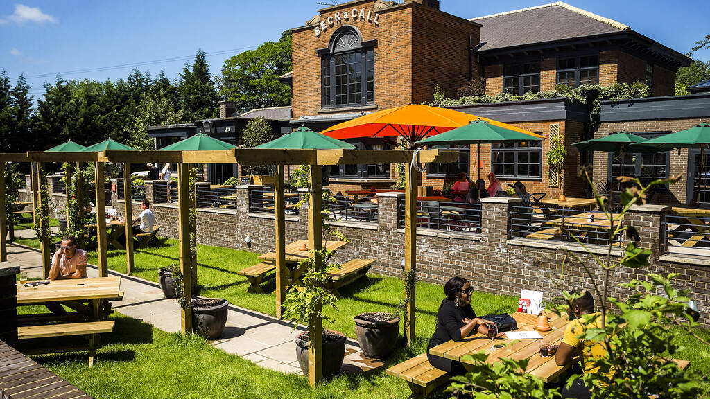 18 Best Pubs in Leeds for 2025, According To Local Writers