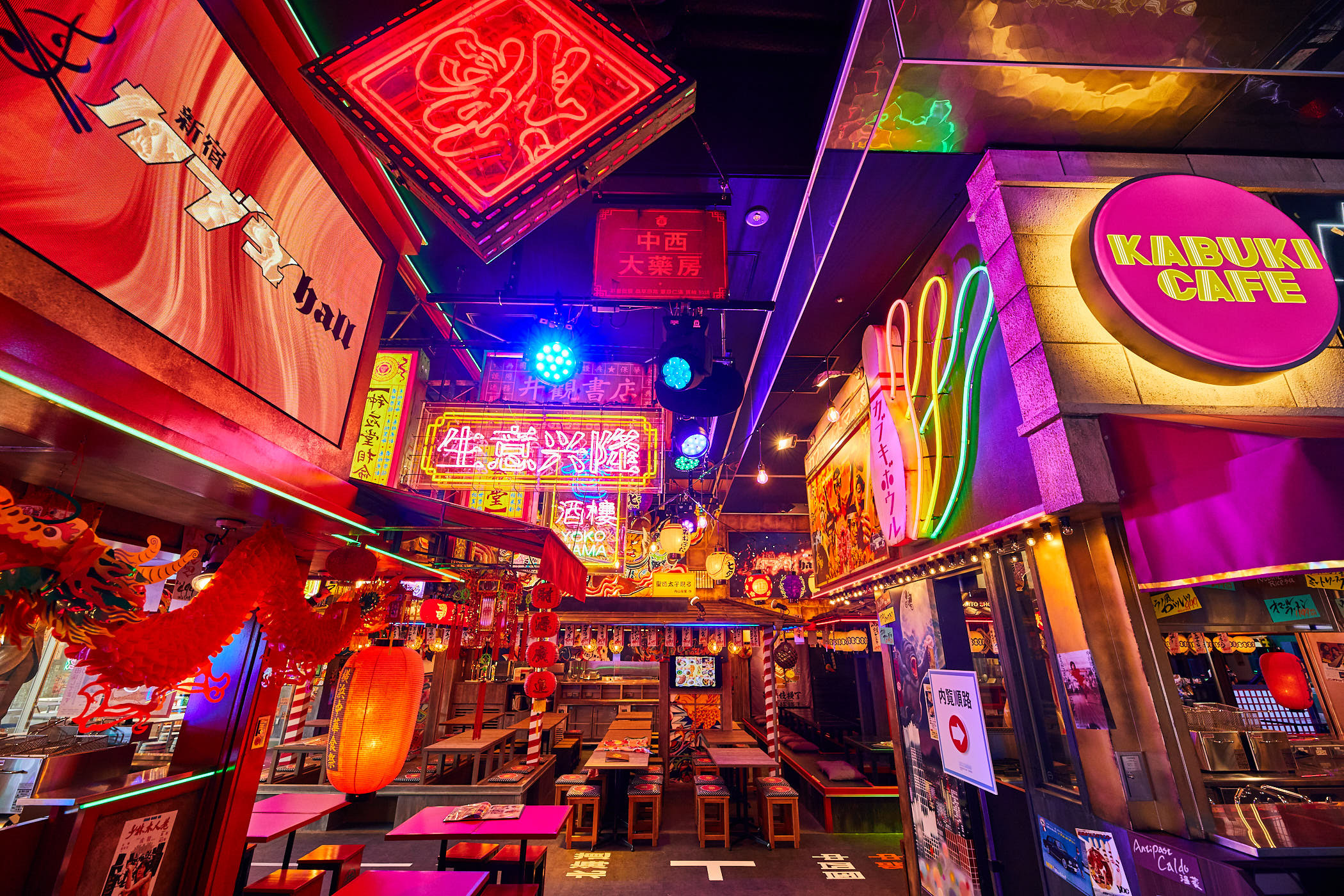 歌舞伎町タワーで上裸で踊った夜、「ZERO TOWER FES」をレポート