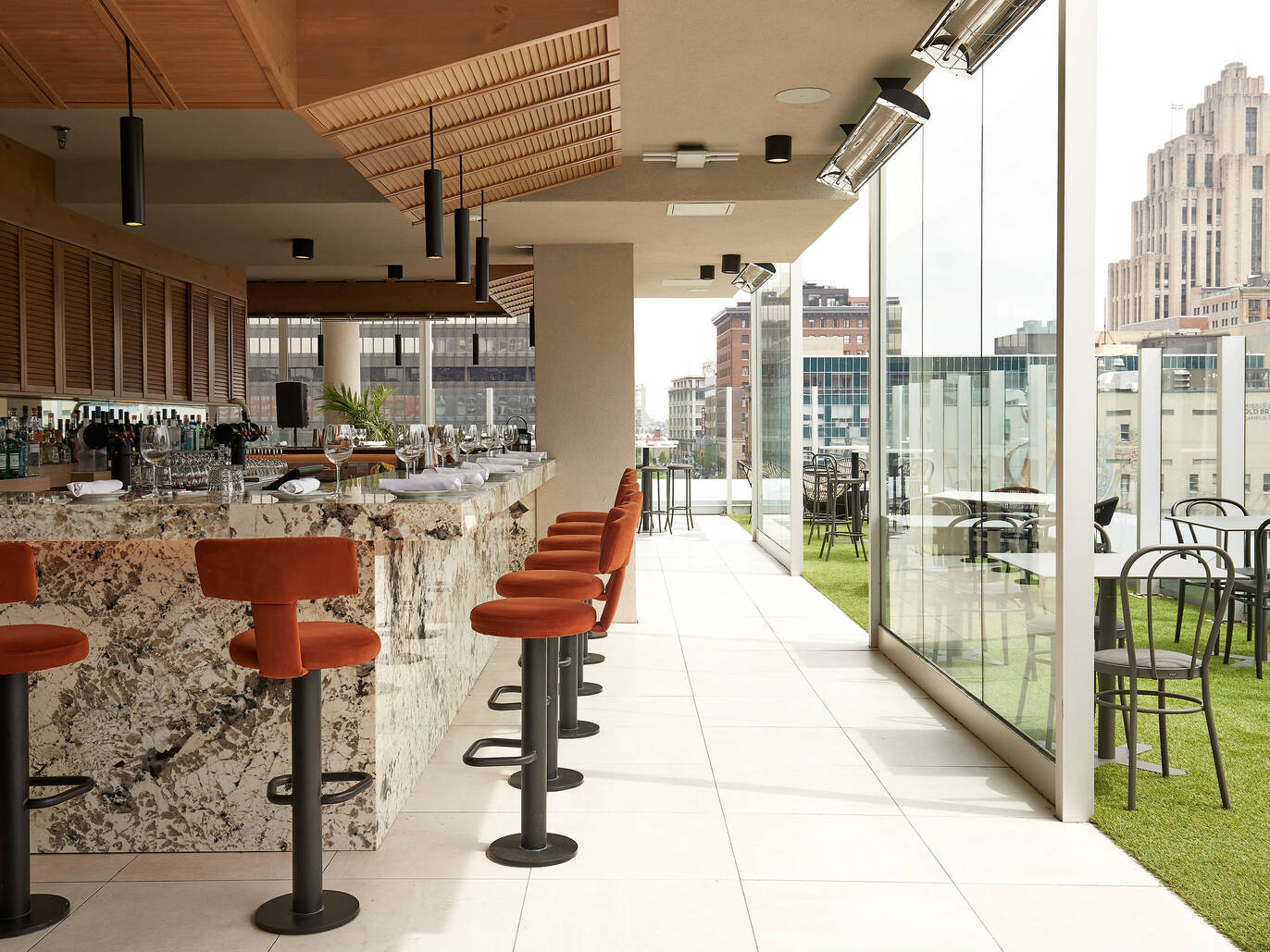 17 Best Rooftop Restaurants in Montreal For Food With Views