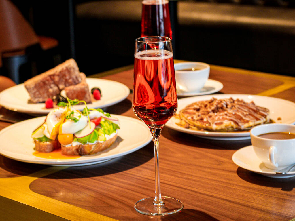 16 Best Bottomless Brunches in Chicago You Must Try This Weekend