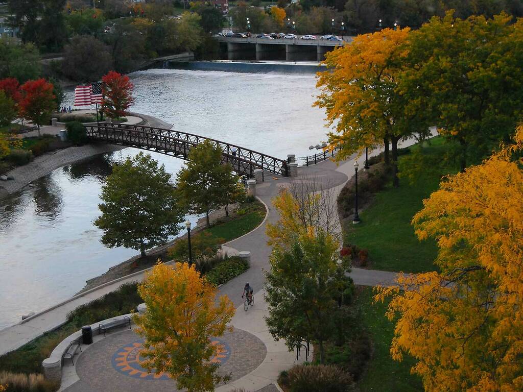 17 Best Chicago Bike Trails for a Long Ride