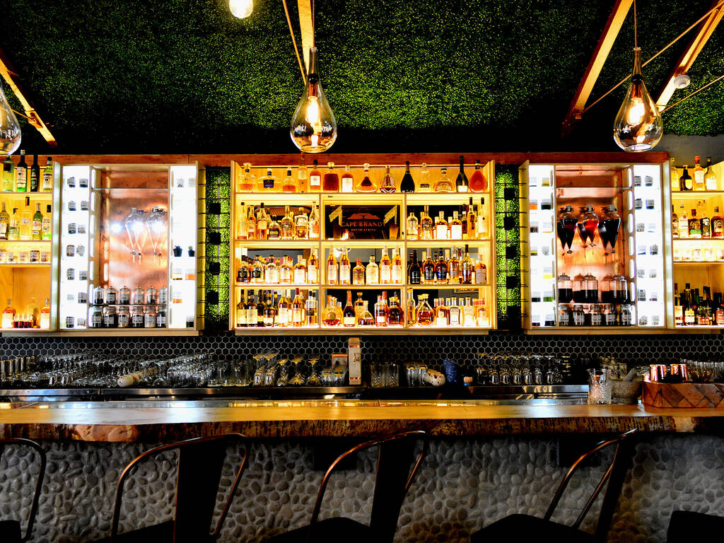 14 Best Bars in Cape Town