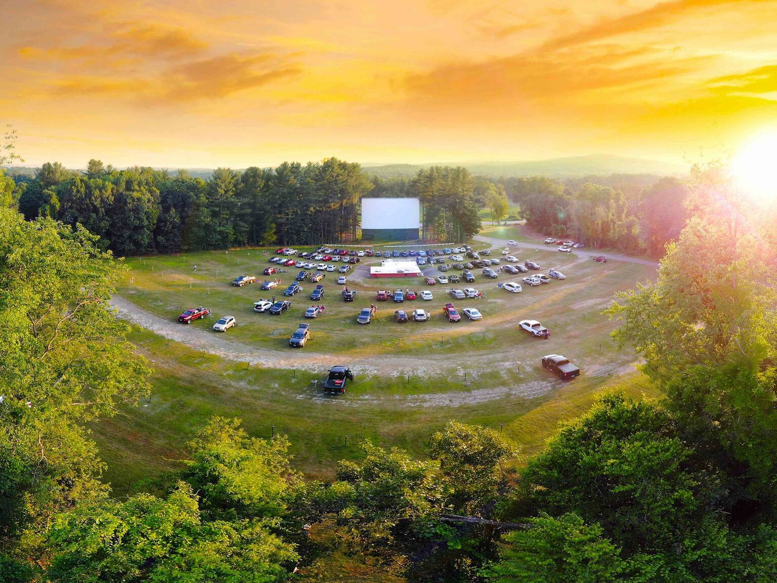 Best Drive-In & Outdoor Movie Theaters Near Chicago