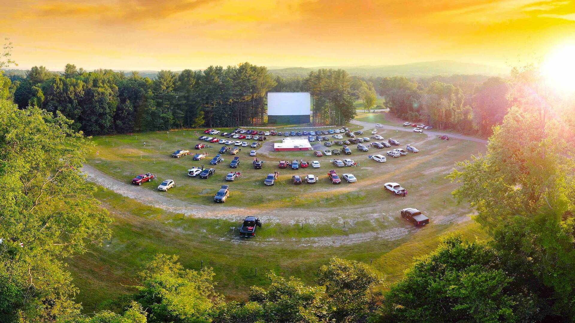 Best Drive-In & Outdoor Movie Theaters Near Chicago
