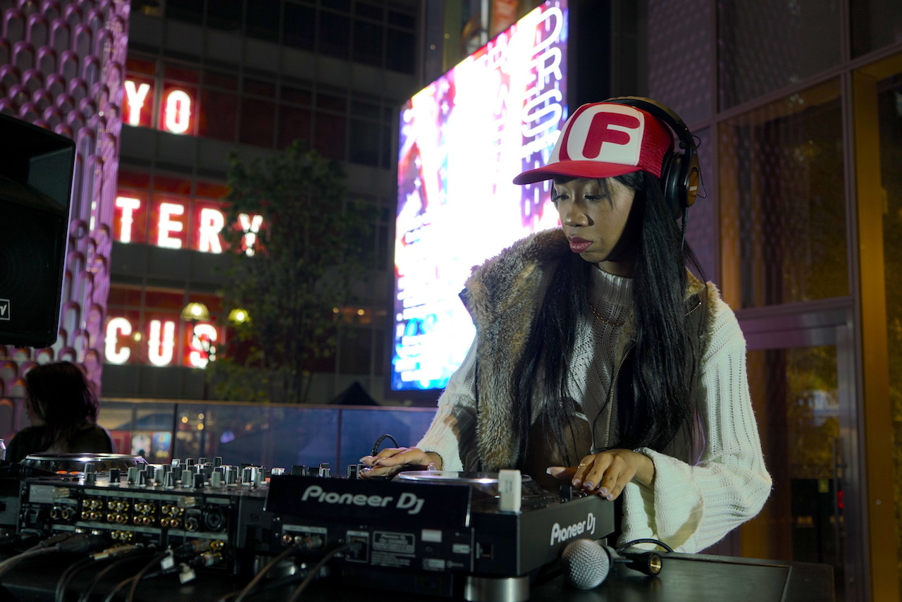 歌舞伎町タワーで上裸で踊った夜、「ZERO TOWER FES」をレポート