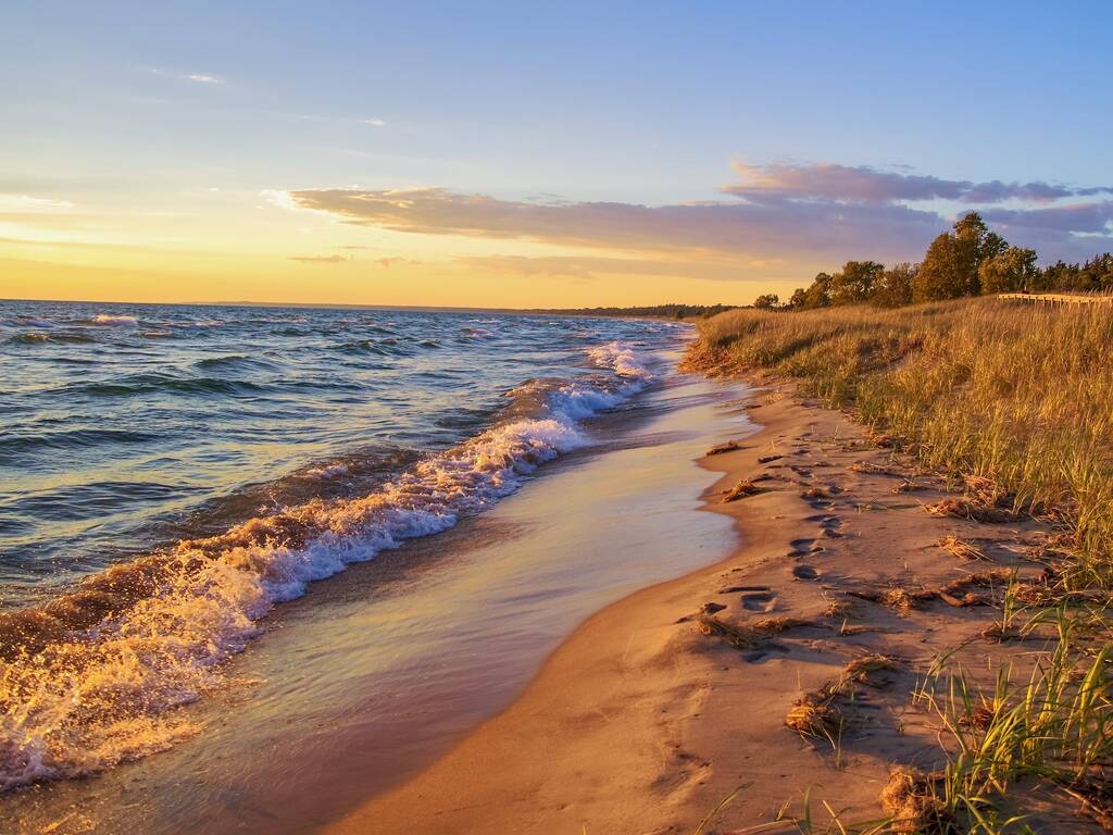 11 Best Lakes in the US For a Cool Freshwater Dip