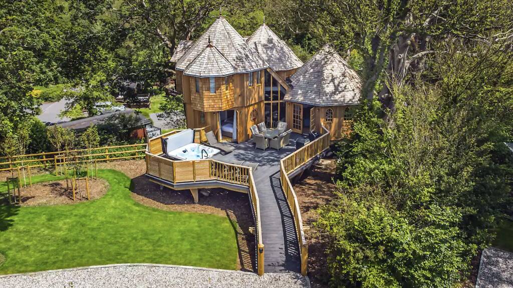 19 Incredible Treehouses to Book in the UK | Unique Stays UK