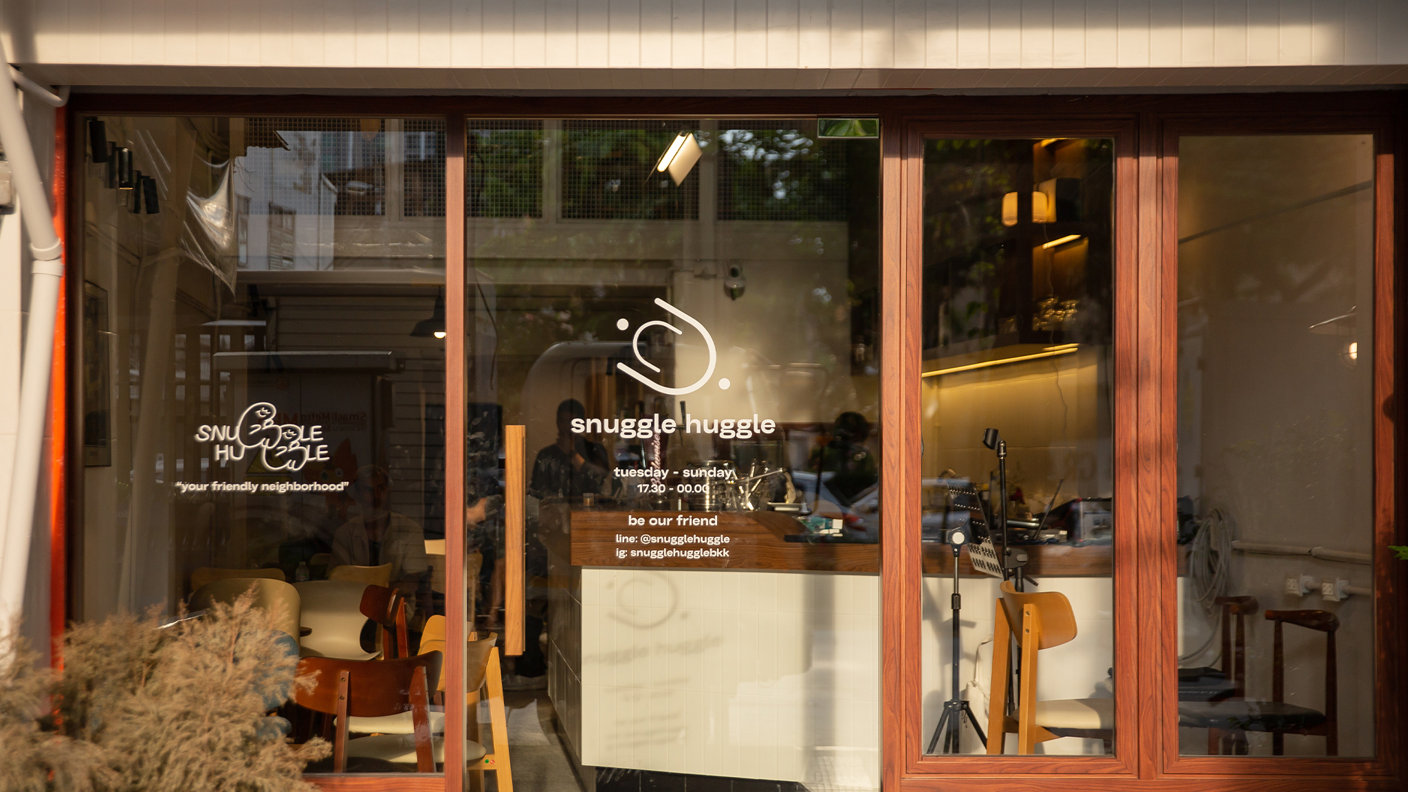 Snuggle Huggle: ชวนเอนหลัง ฟังเพลง จิบเครื่องดื่มในบาร์เปิดใหม่บรรยากาศสุดอบอุ่นเหมือนนั่งชิลที่ ...