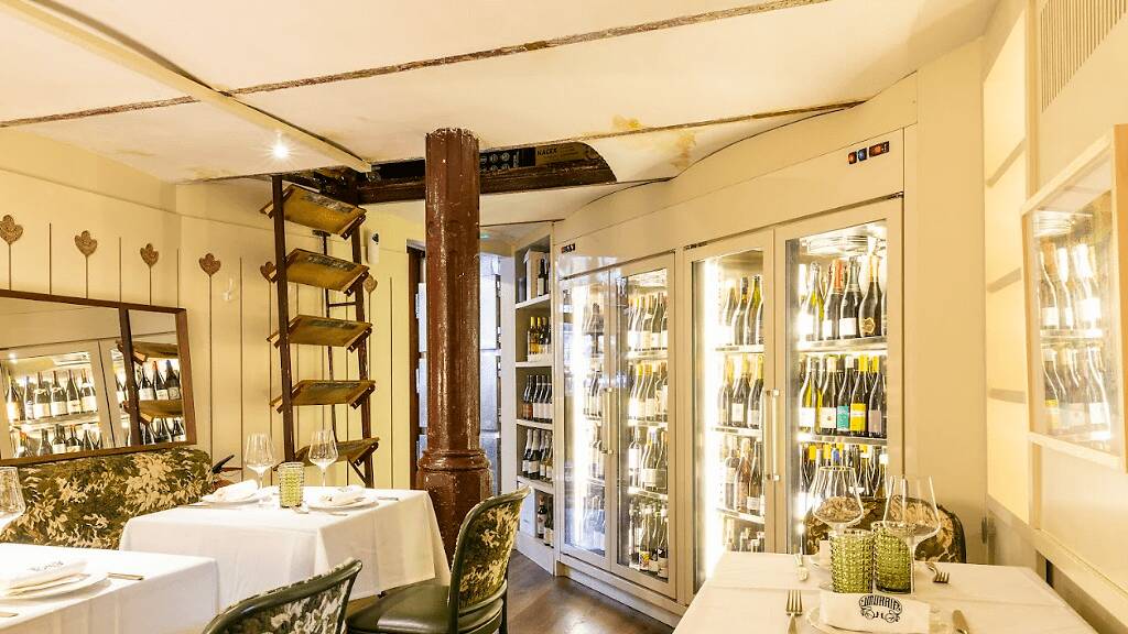 Colmado Múrria, una tienda de alimentos centenaria con un restaurante ...