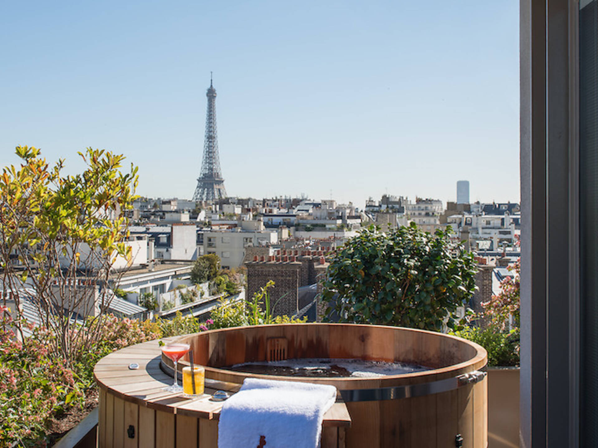 Rooftop à Paris : les 14 meilleurs toits-terrasses pour en prendre ...