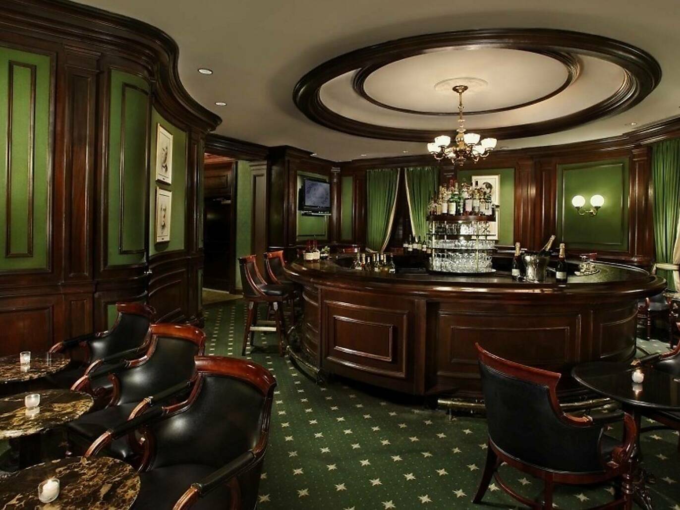 18 Best Bars in DC | Cocktails, Rooftop Bars and More