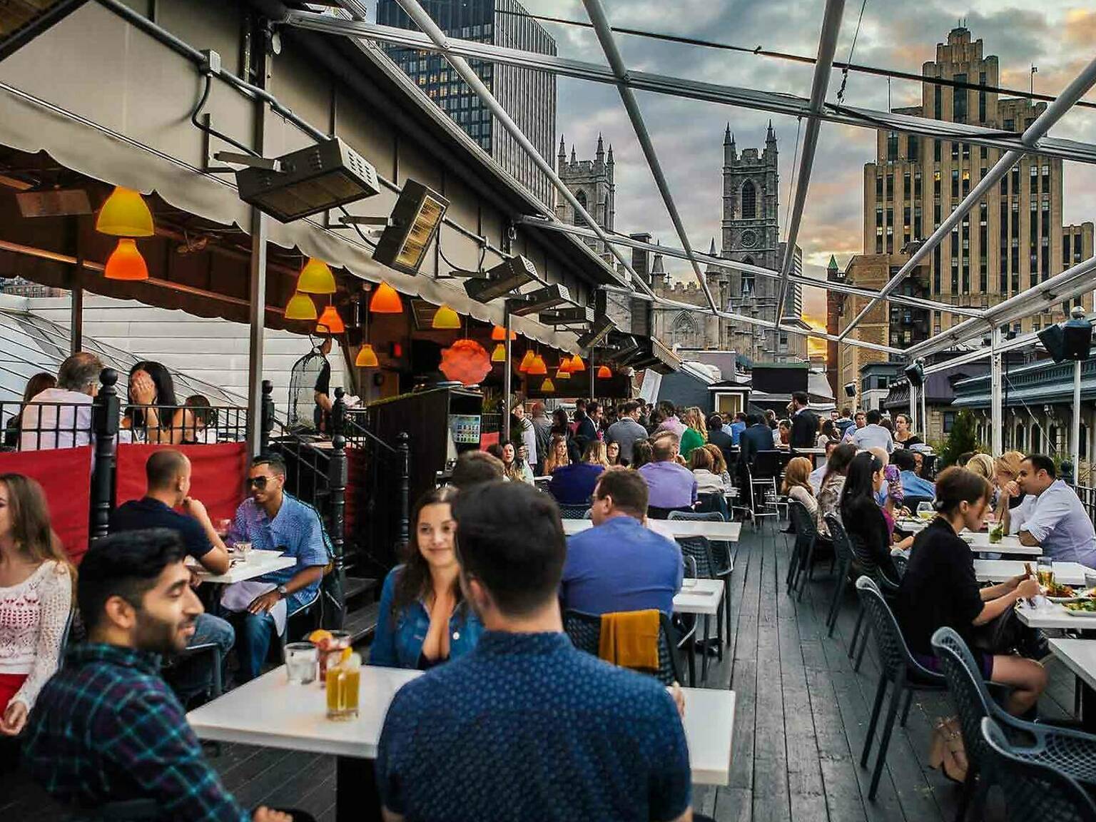 23 Best Rooftop Bars in Montreal To Check Out For Booze with Views