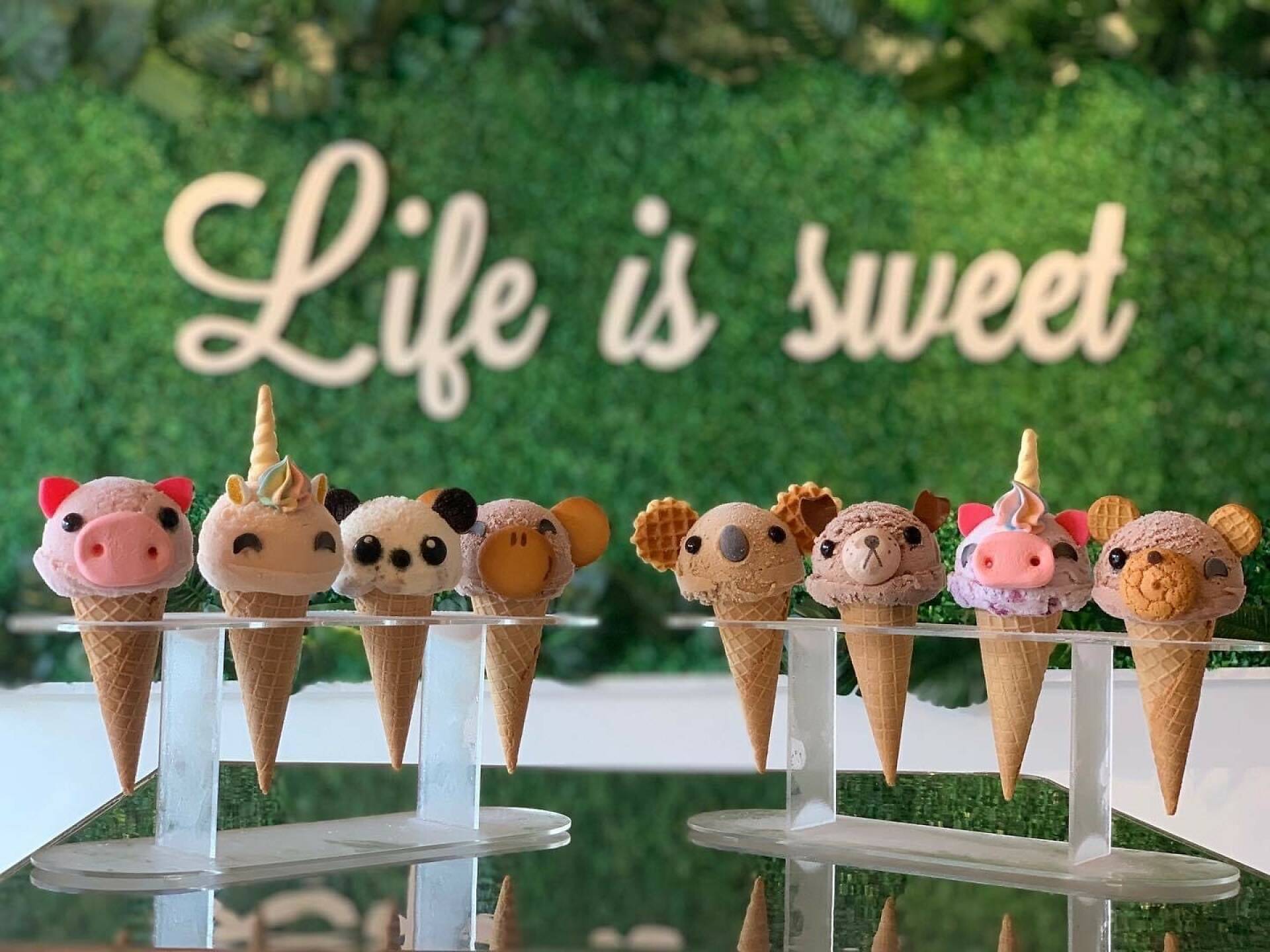 26 Best Ice Cream Shops in Chicago For A Frozen Treat