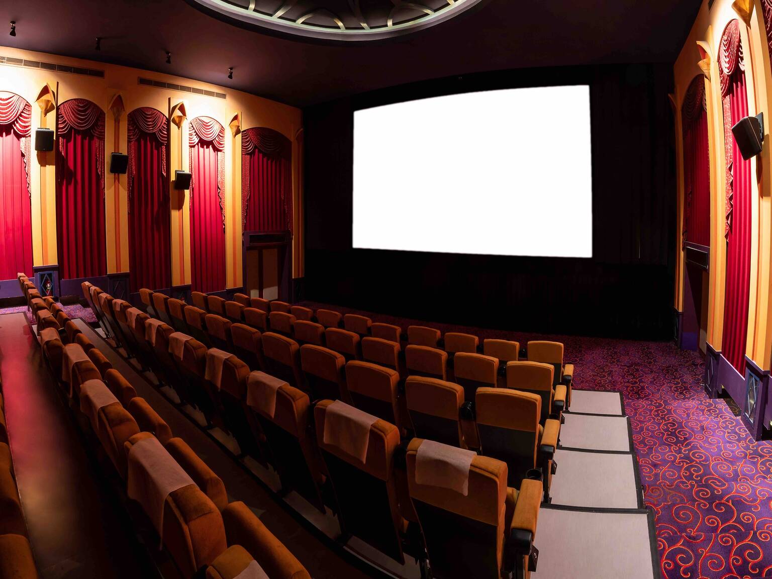 9 Best Dine-in Movie Theatres in Chicago