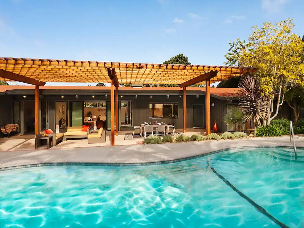 10 Best Hotels With A Private Pool in the US For A Luxury Retreat