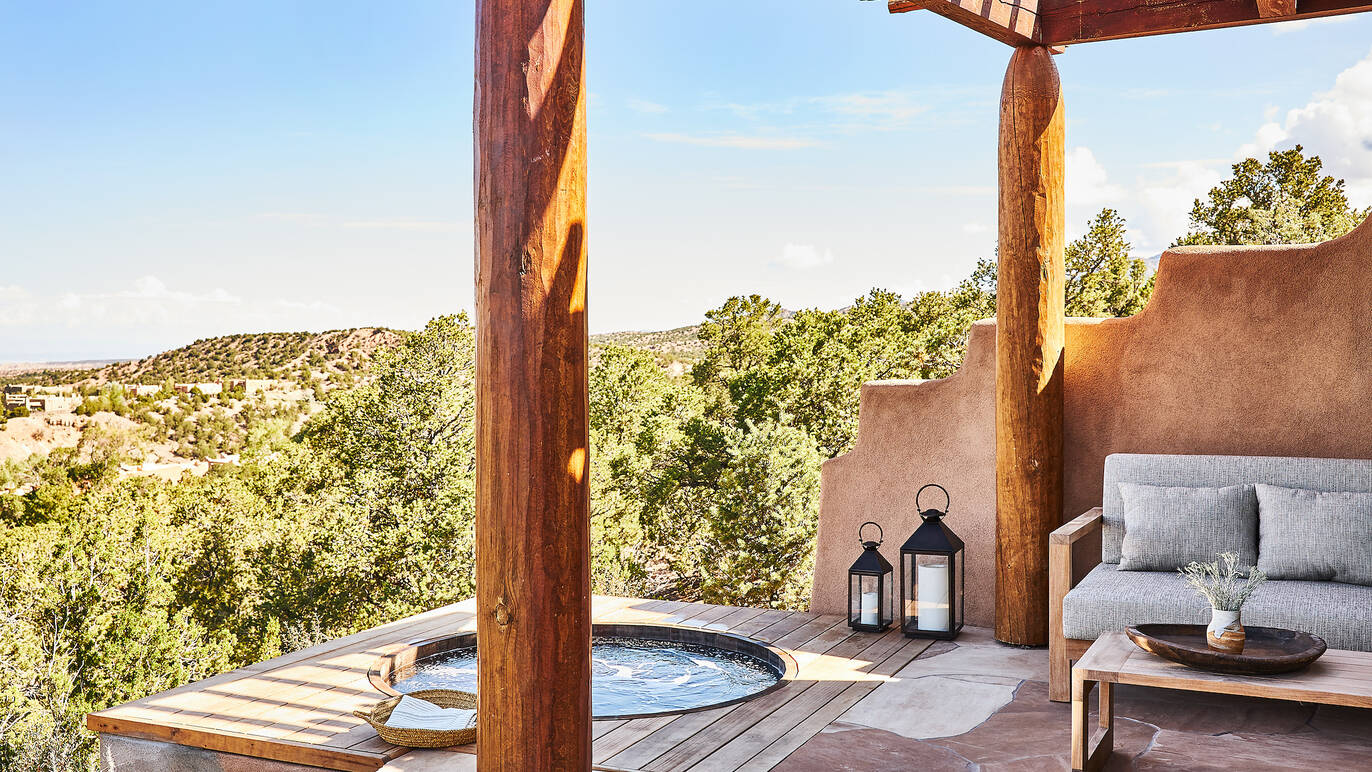 10 Best Hotels With A Private Pool in the US For A Luxury Retreat