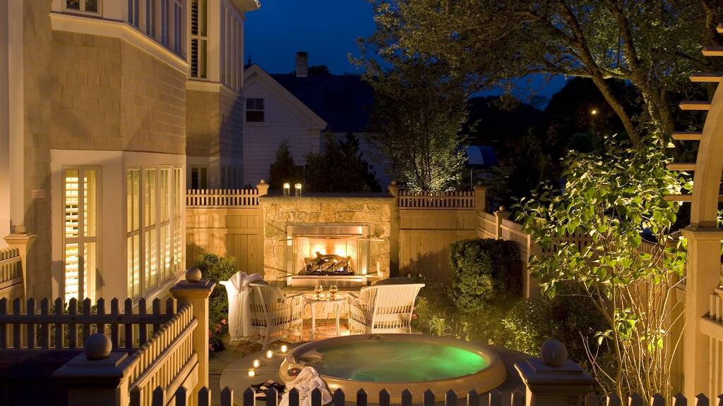 10 Best Hotels With A Private Pool in the US For A Luxury Retreat