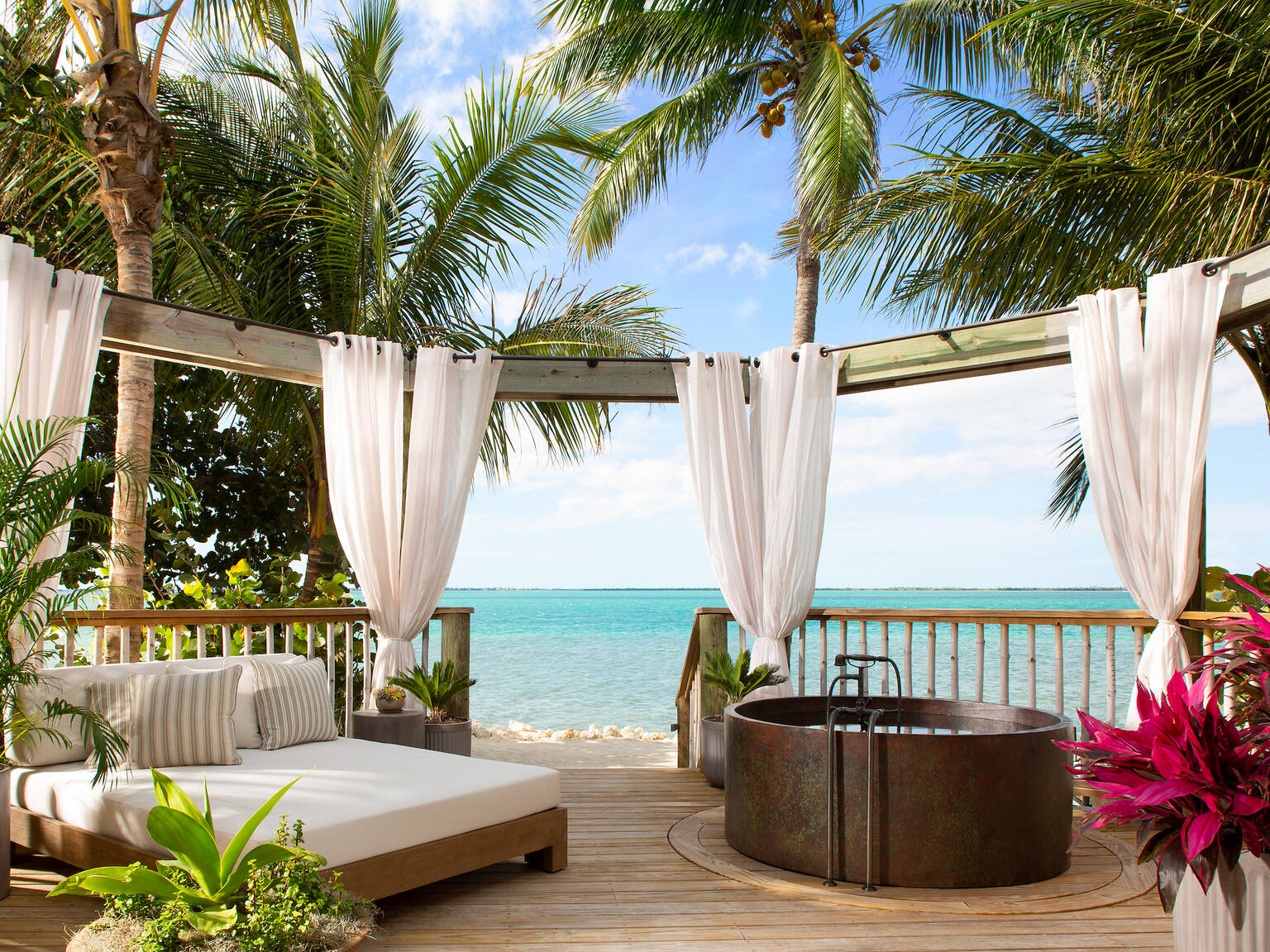 10 Best Hotels With A Private Pool in the US For A Luxury Retreat