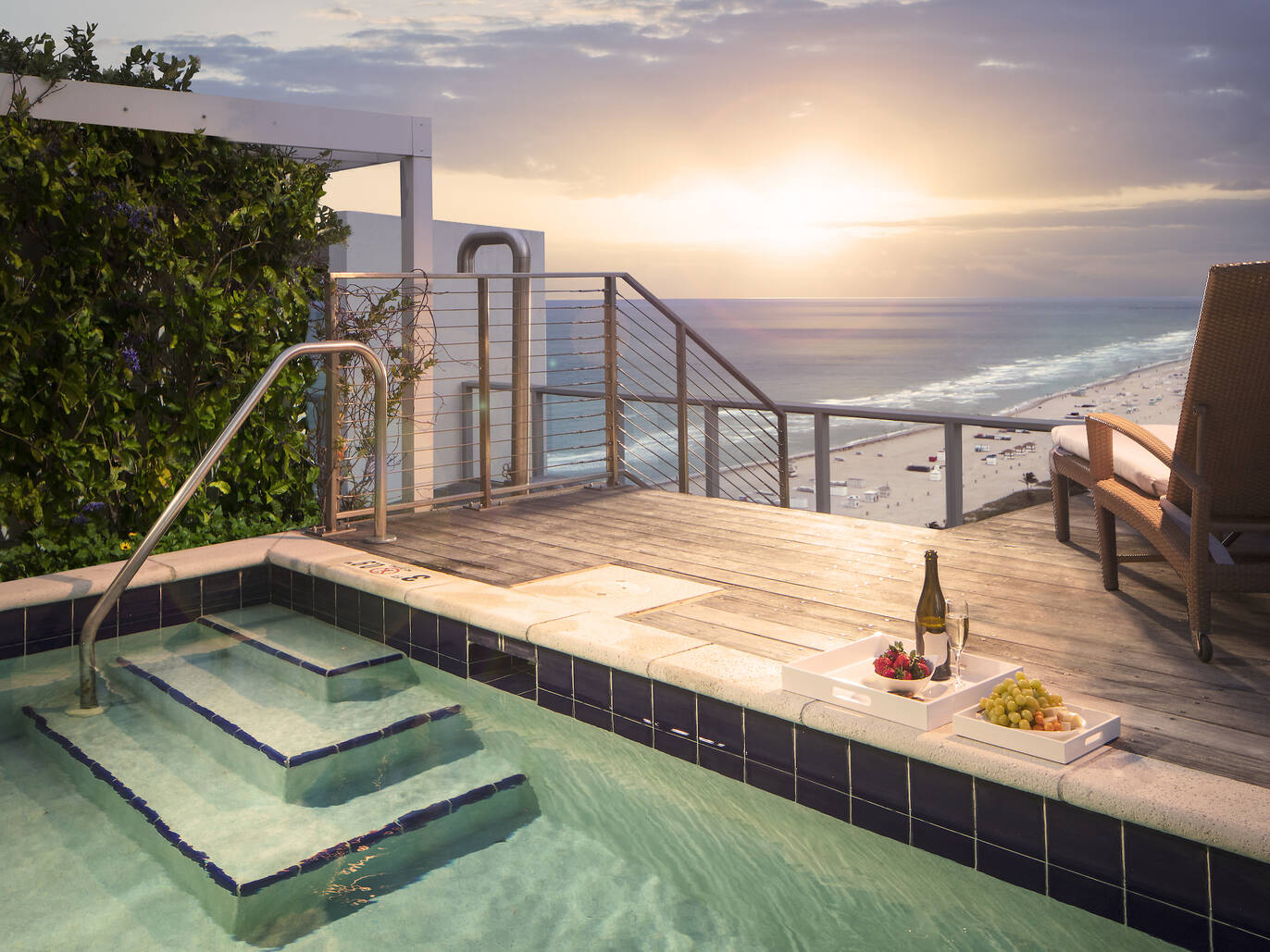 10 Best Hotels With A Private Pool in the US For A Luxury Retreat
