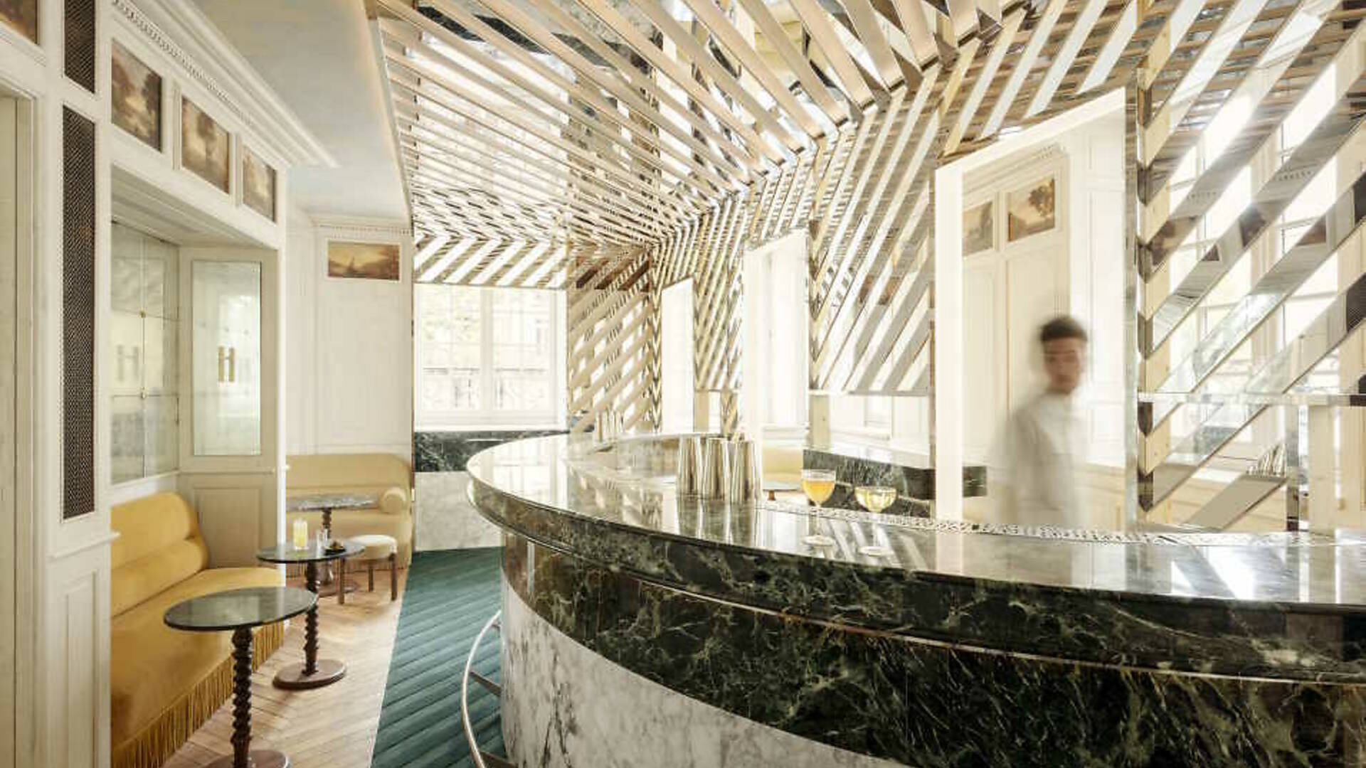 15 Best Cocktail Bars in Paris According To Locals