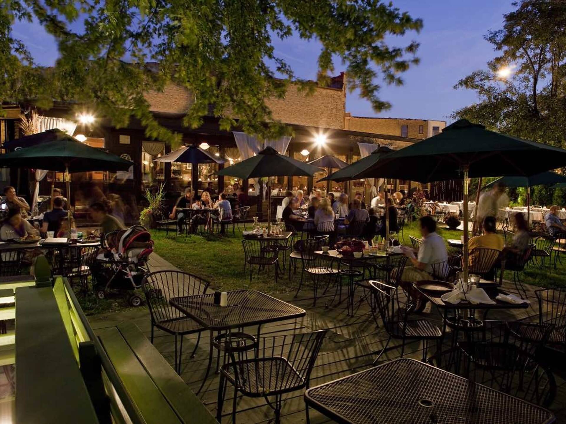 25 Best Beer Gardens For Outdoor Drinking in Chicago