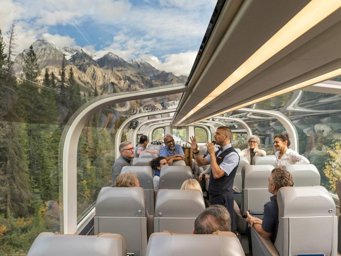 10 Best Luxury Train Rides in the USA For an Extraordinary Experience