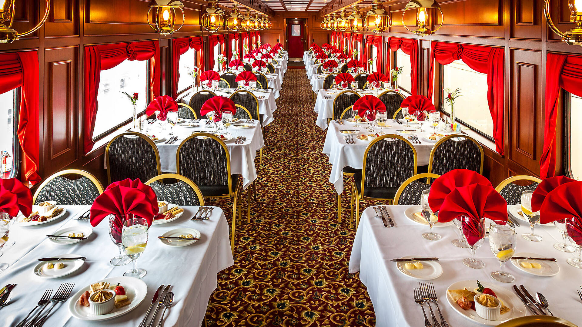 10 Best Luxury Train Rides in the USA For an Extraordinary Experience