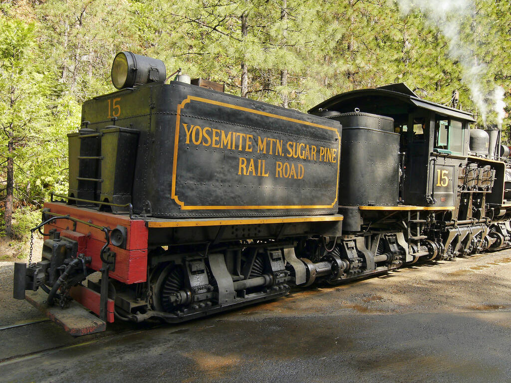 10 Best Luxury Train Rides in the USA For an Extraordinary Experience