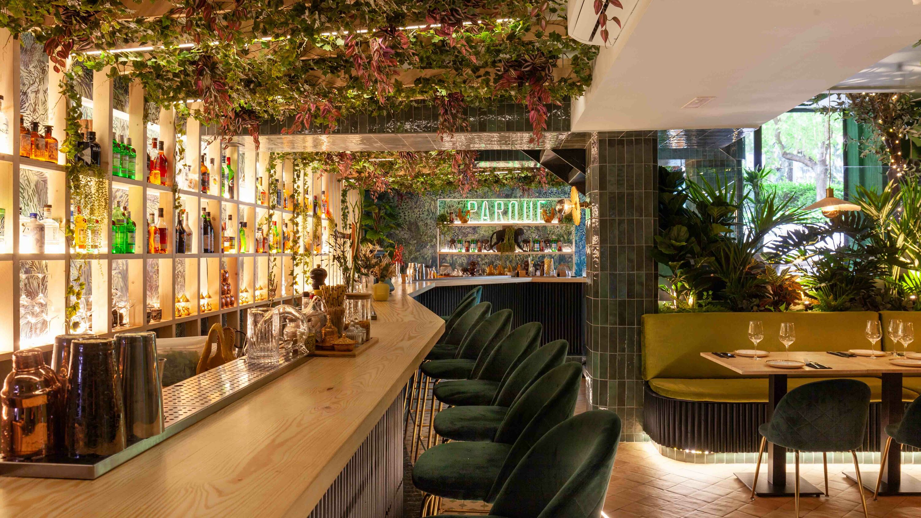 Parque Bar Botánico, un cóctel bar con cocina en Azca