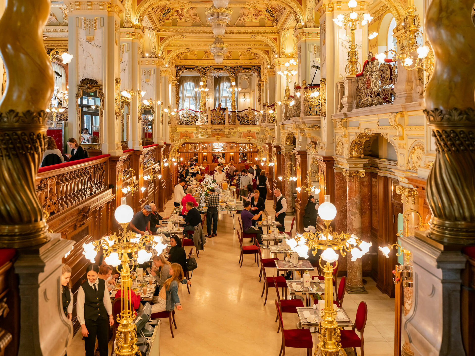 Top Budapest Cafés | Historic And Modern Coffee Guide 2025