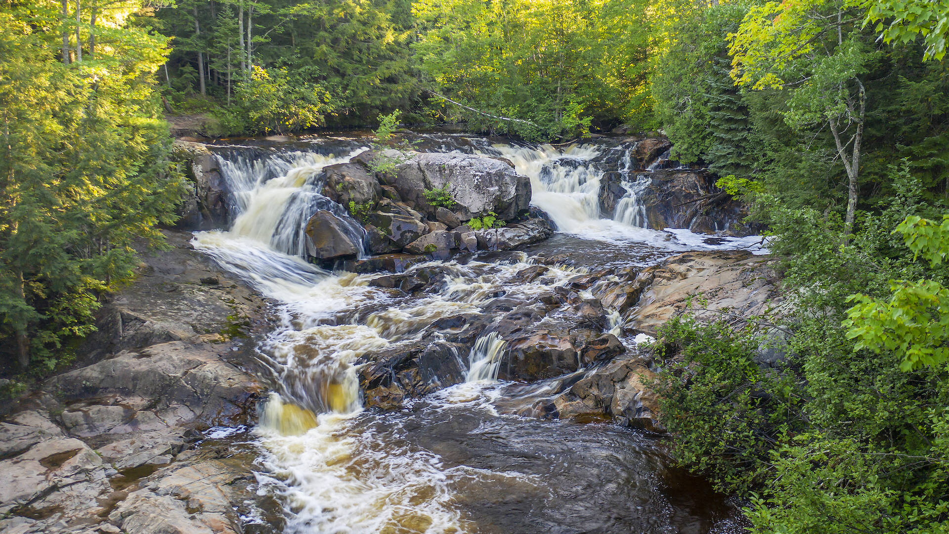 10 Best Waterfalls in the US to Visit Right Now