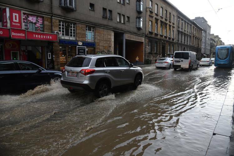 Huge storm kills two and causes serious damage in Zagreb Huge storm kills two and causes serious damage in Zagreb