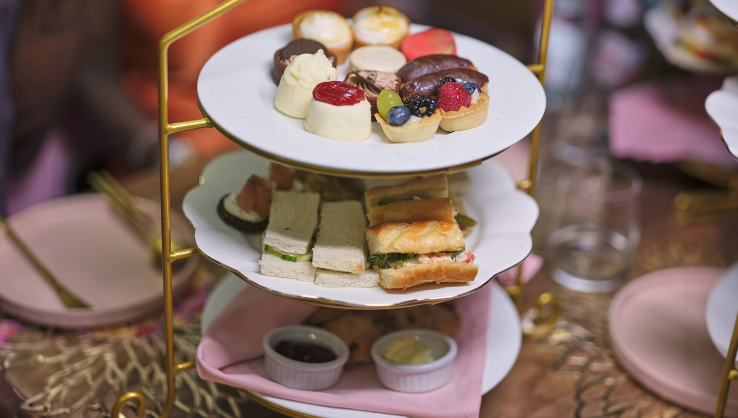 NYC has a new afternoon tea bus tour from TopView Sightseeing