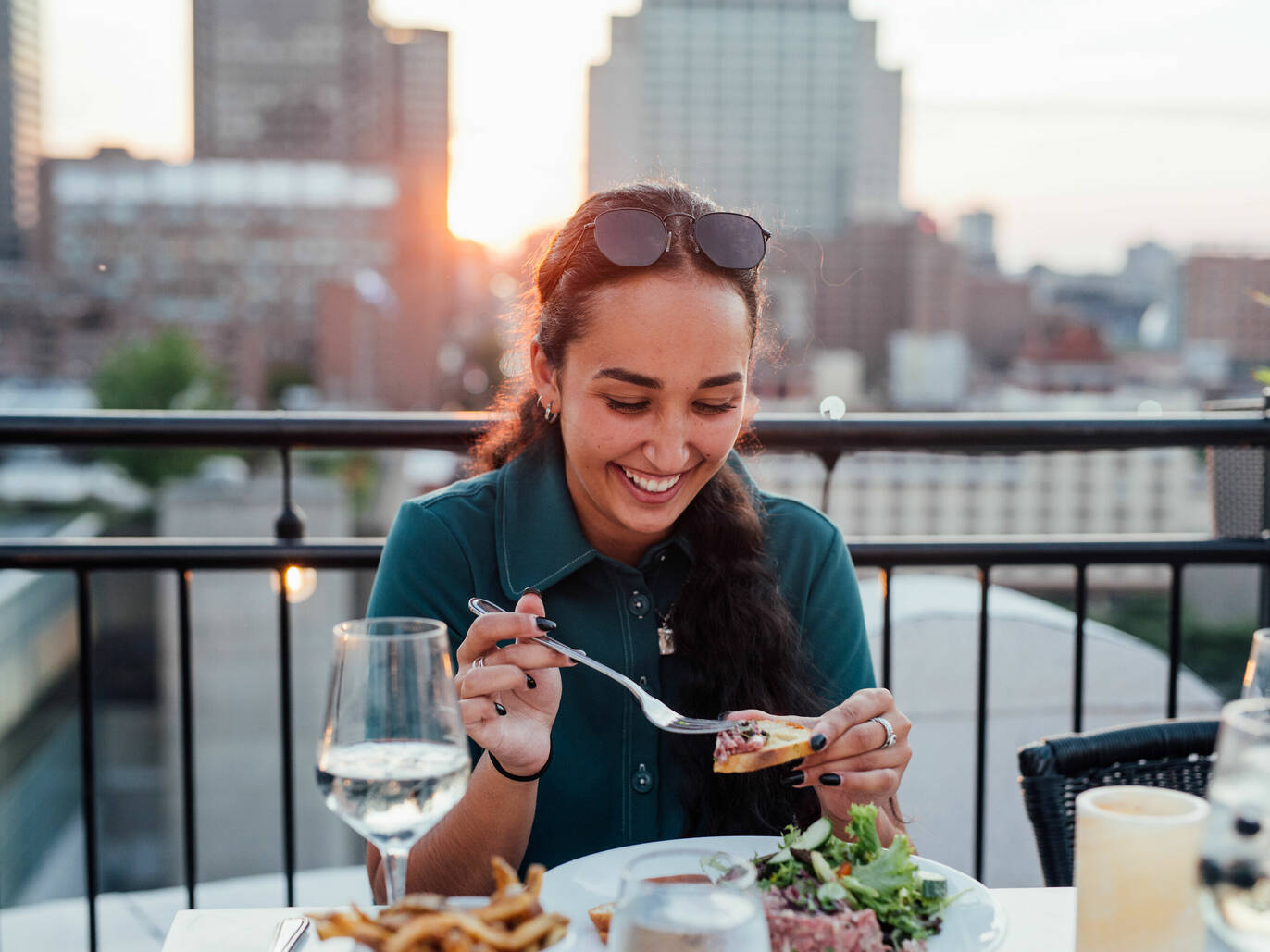 17 Best Rooftop Restaurants in Montreal For Food With Views