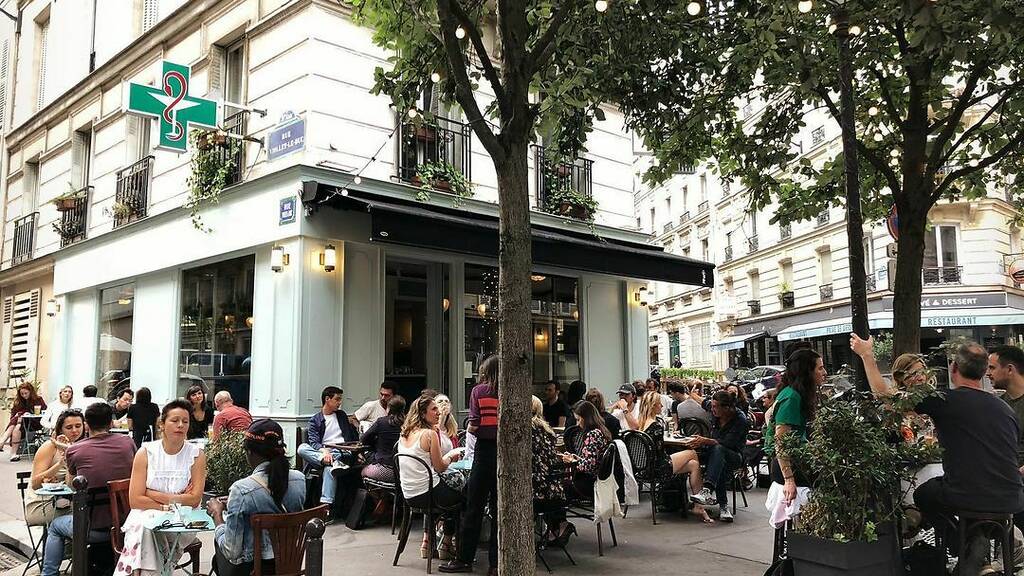 15 Best Cocktail Bars in Paris According To Locals
