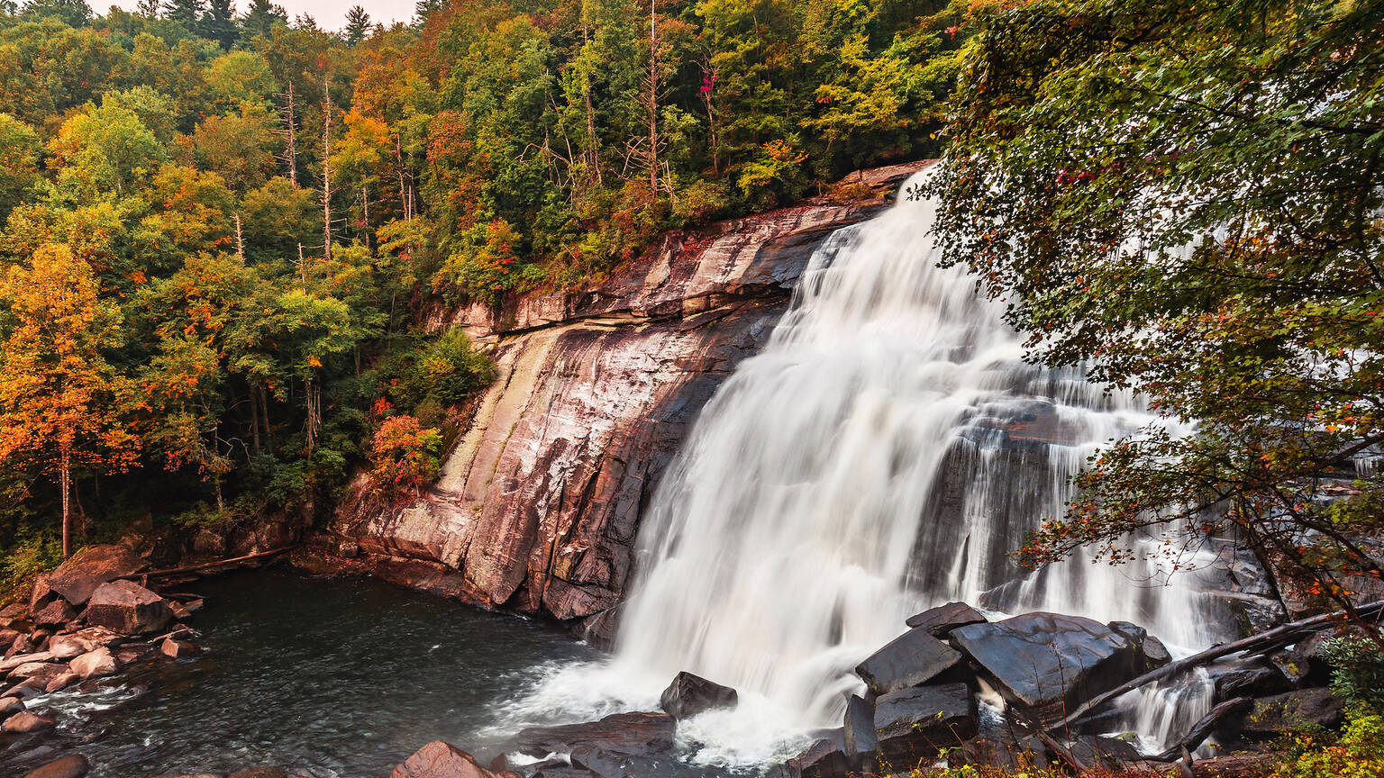10 Best Waterfalls in the US to Visit Right Now