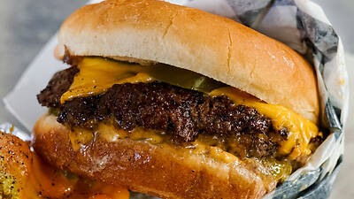 The 26 Best Burgers in Chicago to Sink Your Teeth Into
