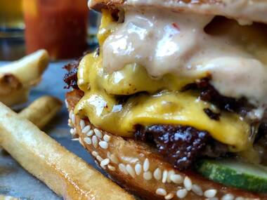 29 Best Burgers in Chicago to Sink Your Teeth Into
