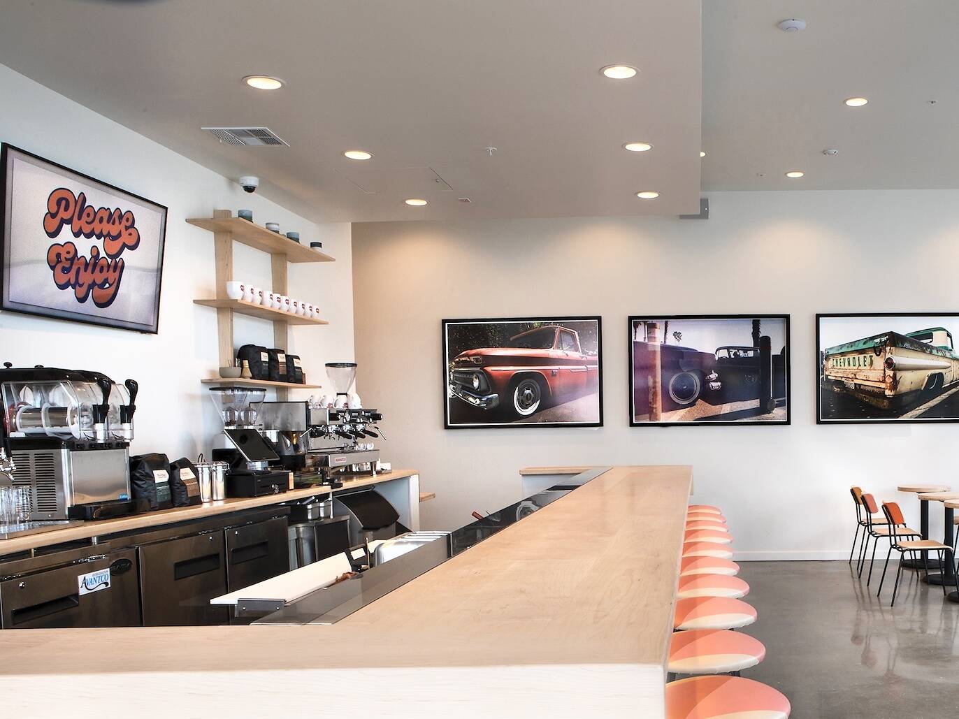 The 10 Best Bars in Santa Monica, Ranked