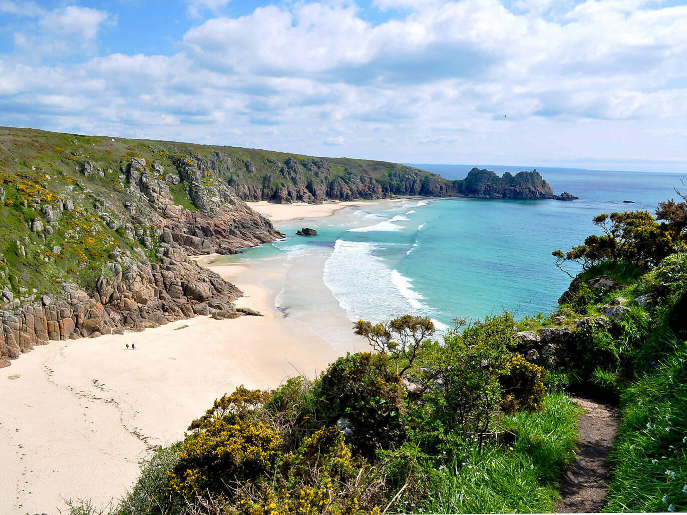 14 Best Beaches in Cornwall for Pretty Views and Clear Waters