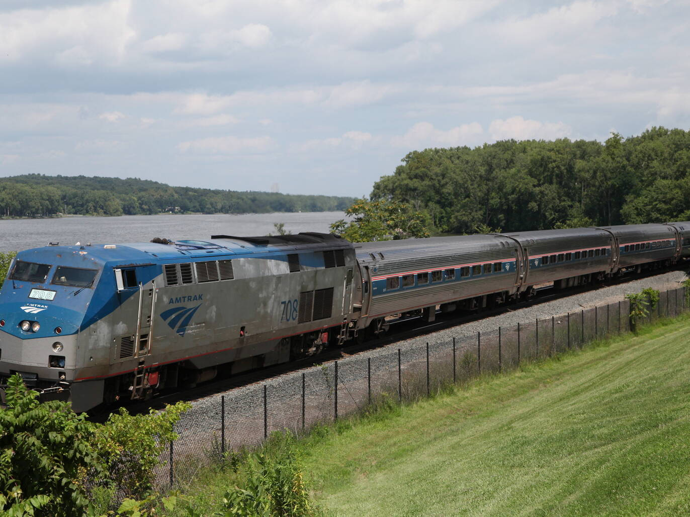 11 Best Day Trips From NYC By Train For A Scenic Rail Adventure