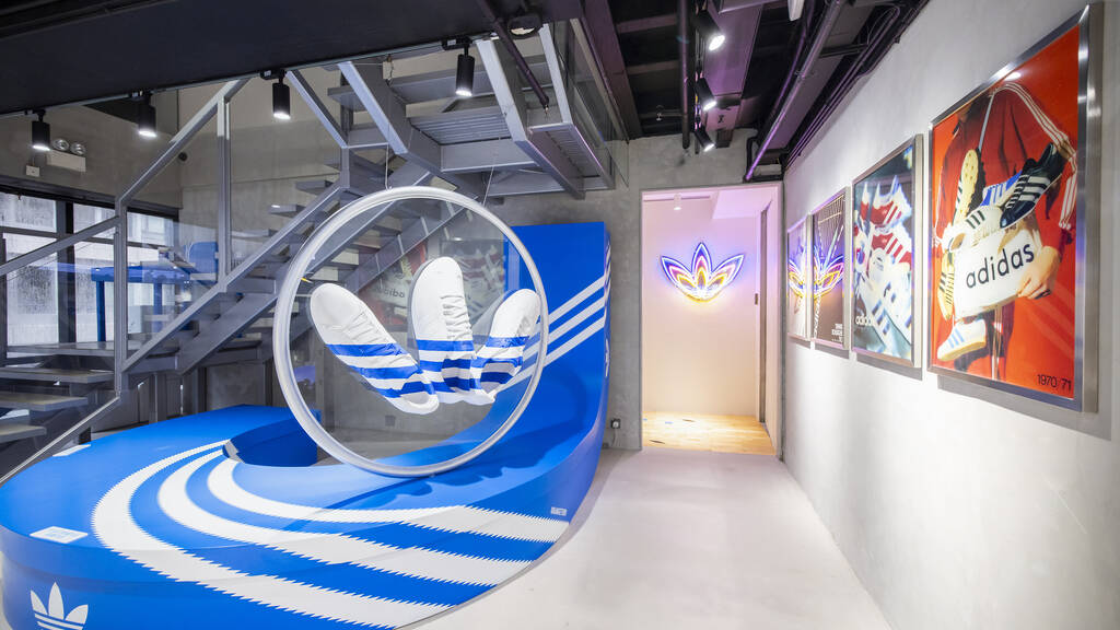 Adidas 尖沙咀漢口道旗艦店