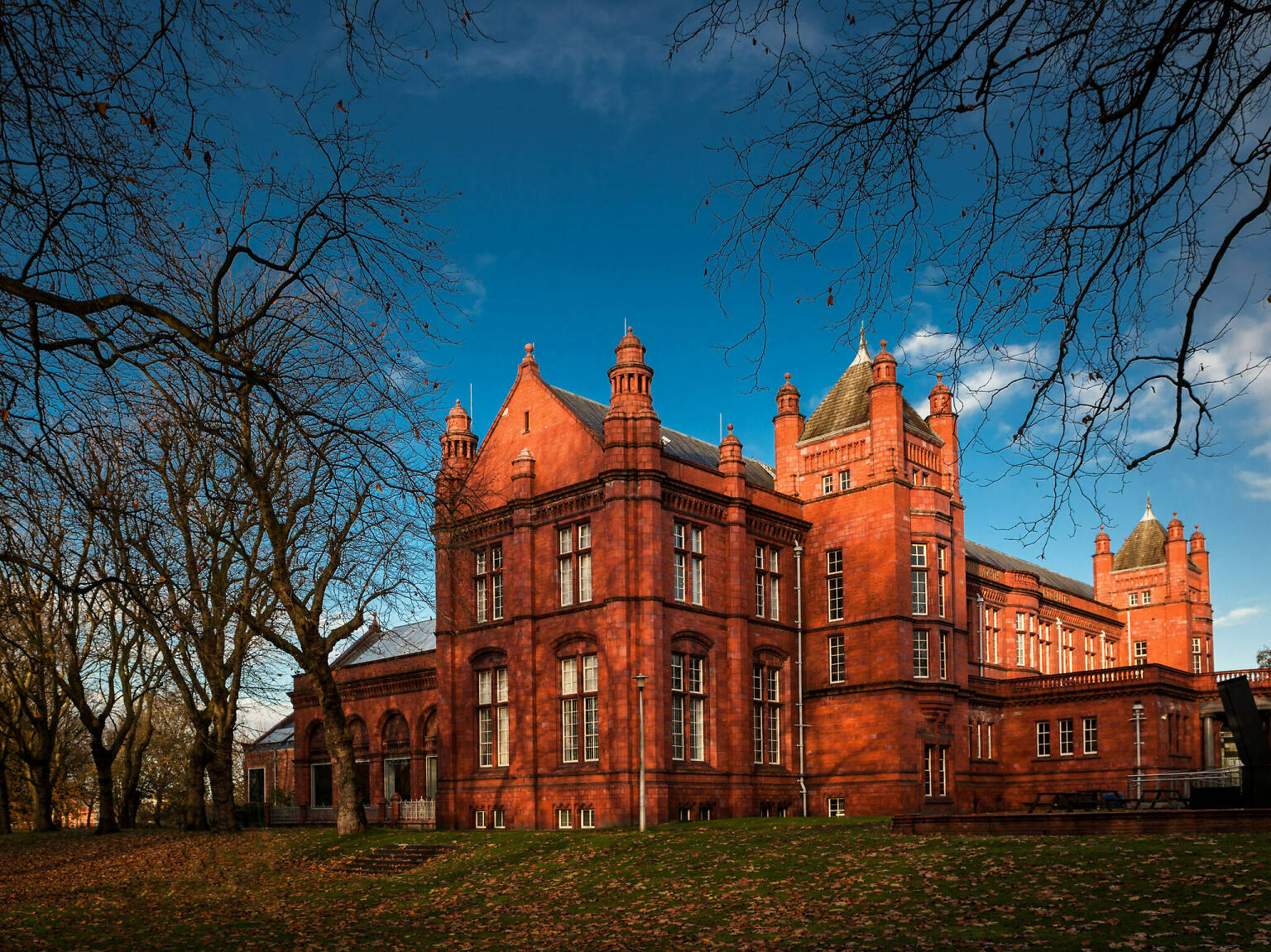 12 Best Art Galleries In Manchester To Visit