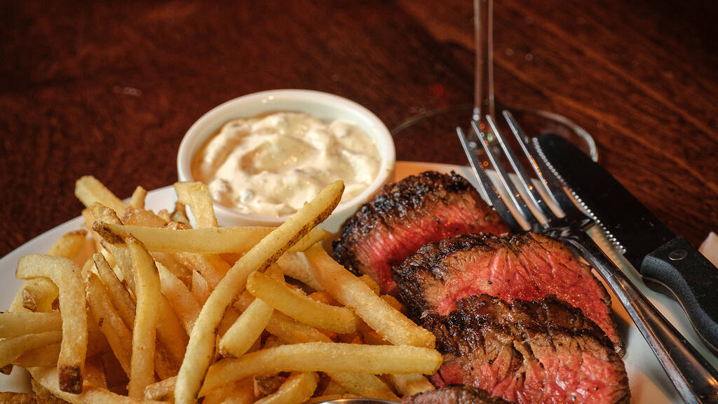 Cecchi’s, a new restaurant by a famed maître d’, is NYC’s latest place ...