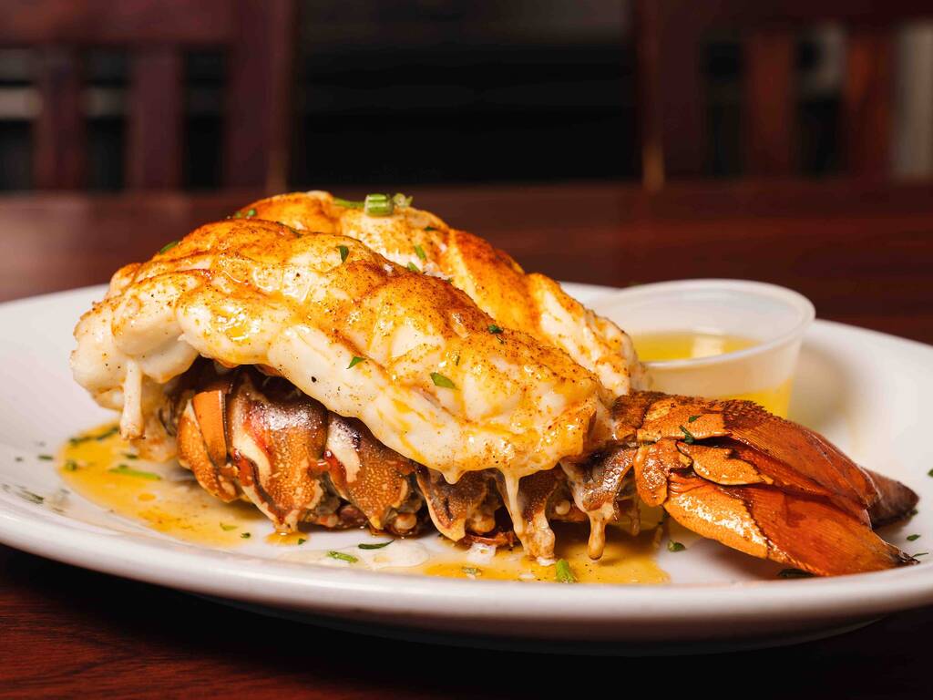 24 Best Seafood Restaurants in Chicago For Fish, Crab and Oysters